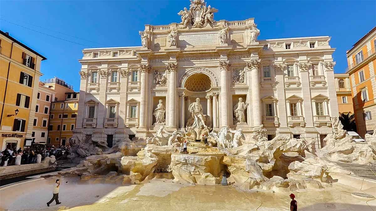 ¿Dónde terminan las monedas lanzadas a la Fuente de Trevi en Roma ...